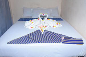 Escrivaninha, quartos à prova de som, Wi-Fi de cortesia