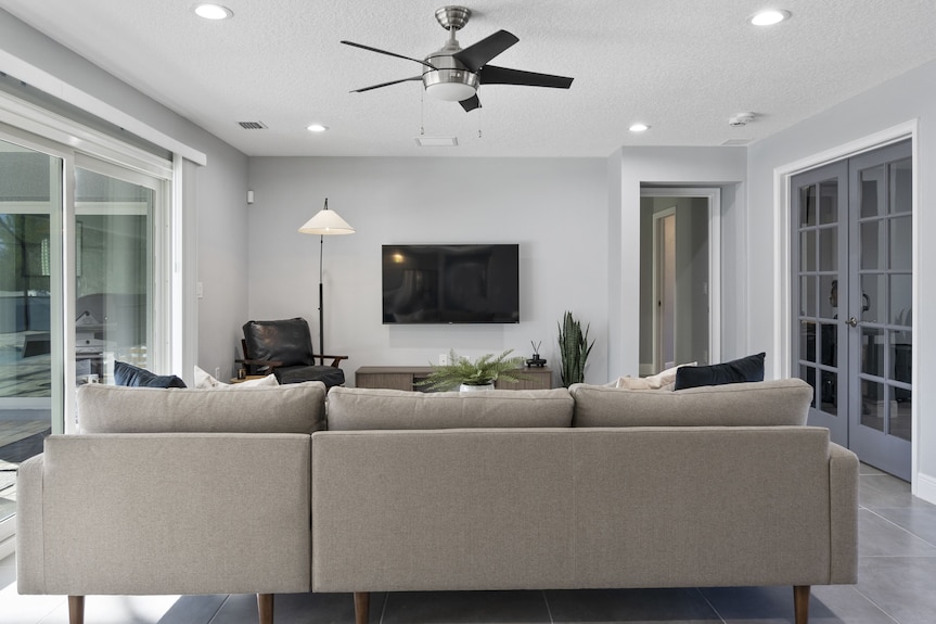 Disney Poolside Paradise For Relaxation, Celebration & Work - Lake Wales, FL