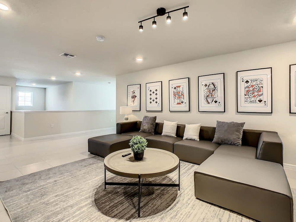 WI3525LD - 8 Beds - 6 Baths - Luxurious Home w Free Windsor Island ...