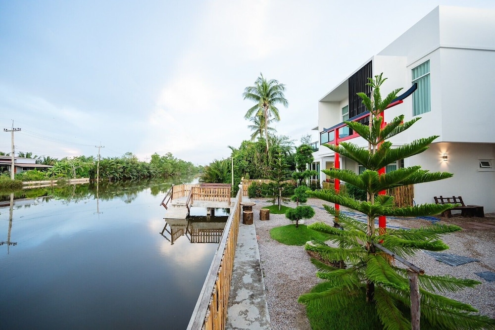 Yunoya Riverside Villa - Mueang Samut Songkhram District