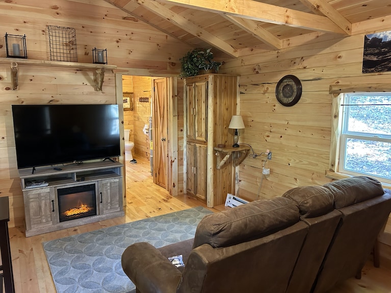 New Amish Built Log Cabin Near Hocking Hills & Tar Hollow, Atvs & Pet Friendly - Lake Alma State Park, Wellston