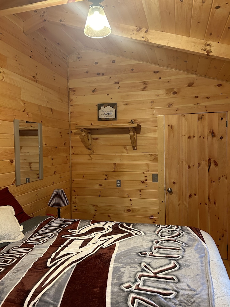 New Amish Built Log Cabin Near Hocking Hills & Tar Hollow, Atvs & Pet Friendly - Lake Alma State Park, Wellston