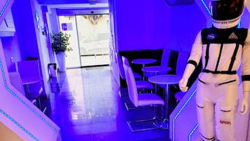 Dormitório Partilhado Básico, 1 cama de casal | Sala de estar