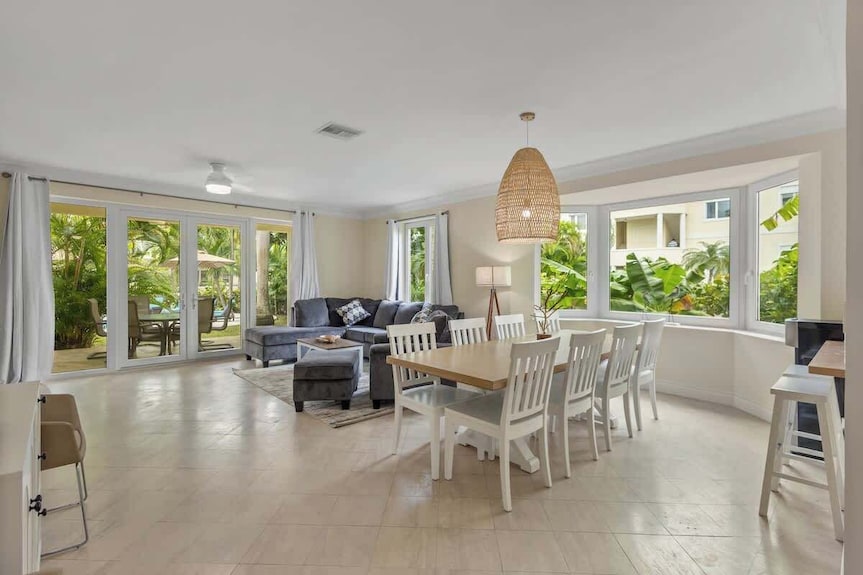 Large 4bdr/family/pool/location/atlantis Unit 2 - Nassau