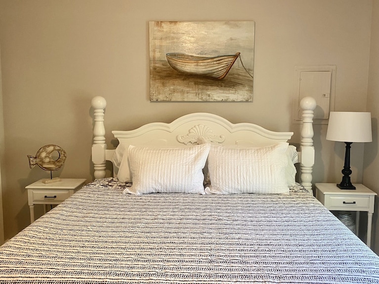The Georgia Shores\n Retreat On Lake Eufaula. Pet Friendly! Kayak's Available. - Walter F. George Lake, AL