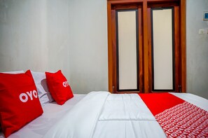 Quarto Duplo Standard | Secretária, Wi-fi grátis, roupa de cama fornecida 