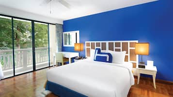 Suite Premier, 2 quartos, vista para o campo de golfe | 2 quartos, cofre no quarto, com decoração personalizada