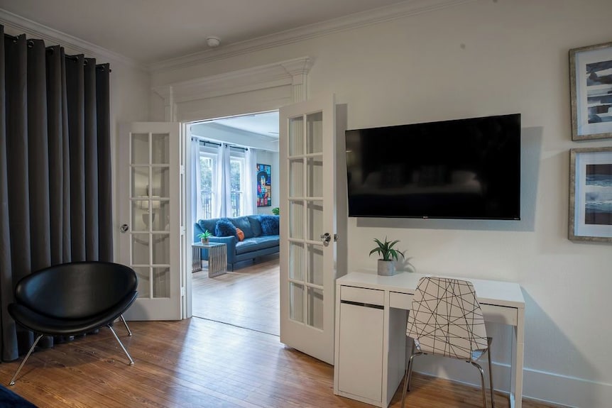 The Athena! Montrose Luxury Chef's Kitchen 5br+2 - Houston, TX