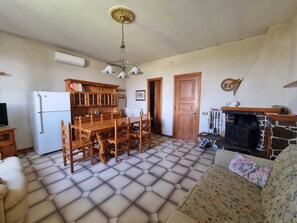 Apartamento, 4 quartos, para fumantes, sacada | Opções para refeição