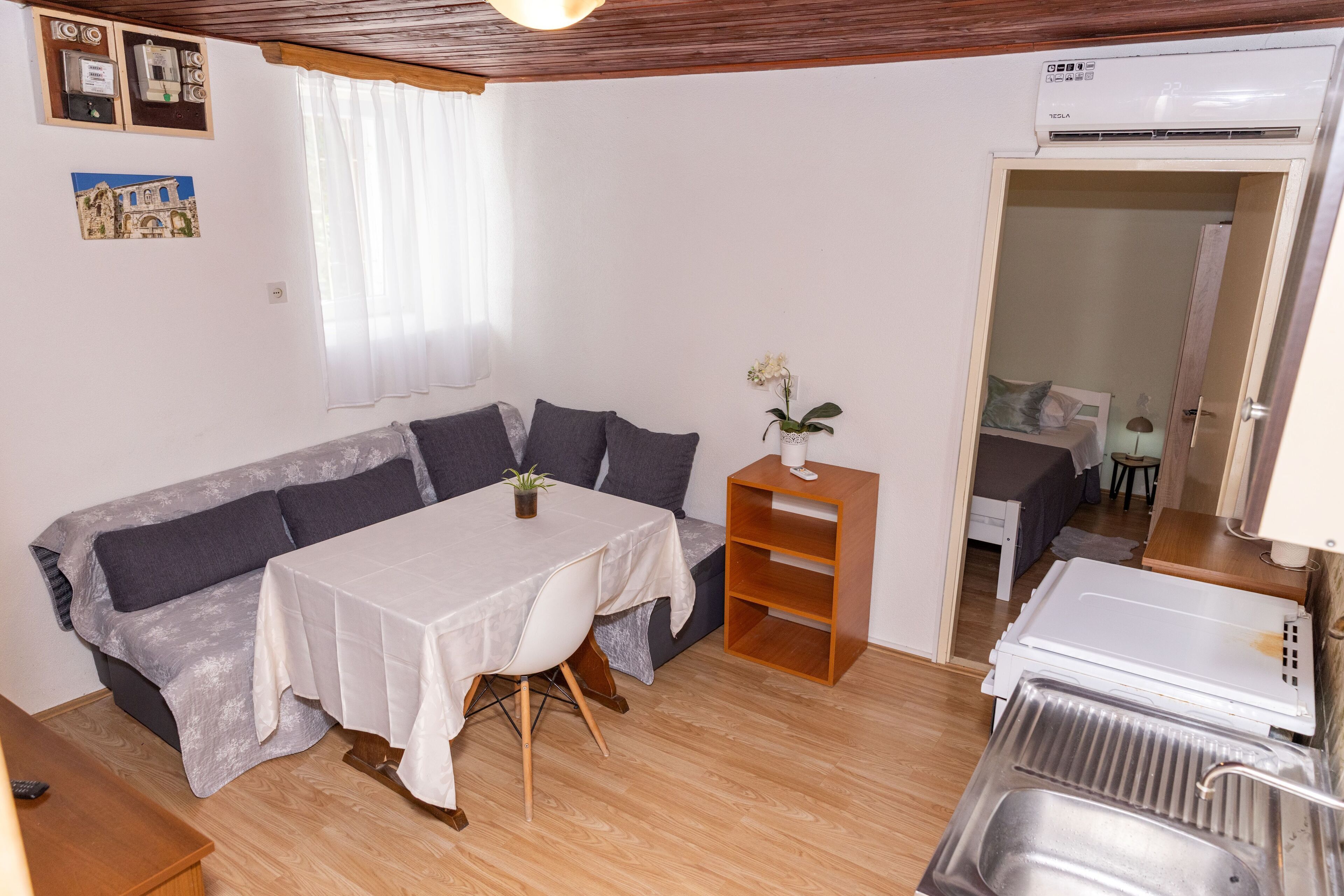 Geladeira, micro-ondas, cooktop, chaleira elétrica