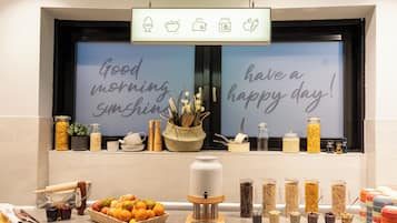 Pequeno-almoço tipo buffet diário (15 EUR por pessoa)