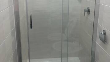 Roupa hipoalergénica, com mobília individualizada