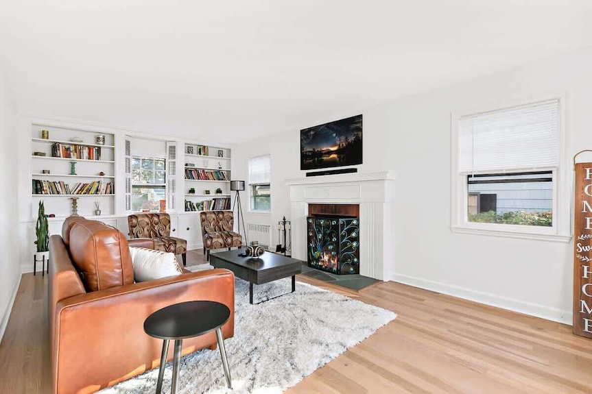 Near Nyc ~ Fire Pit, Backyard & Parking - Port Washington, NY