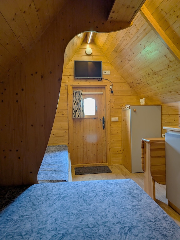 En Suite Glamping Pod, Sleeps 2 Adults And 2 Children, Dog Friendly. - Findhorn