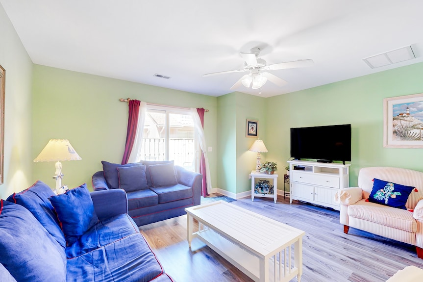 Dog-friendly Townhome Steps From The Sand With Private Patio, Central Ac, & W/d - Myrtle Beach