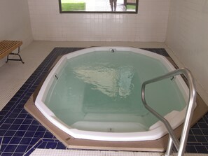 Banheira de hidromassagem interior