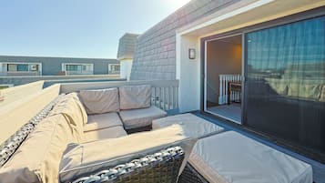Apartamento em Condomínio Fechado, várias camas, acesso à piscina, vista para o oceano (B319) | Vista do quarto