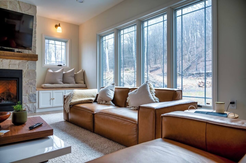 New Farmhouse-hot Tub, King Beds, Game Room & View - Goshen, NY