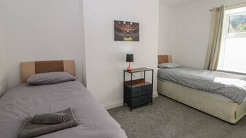 2 quartos, com decoração personalizada, com mobília individualizada