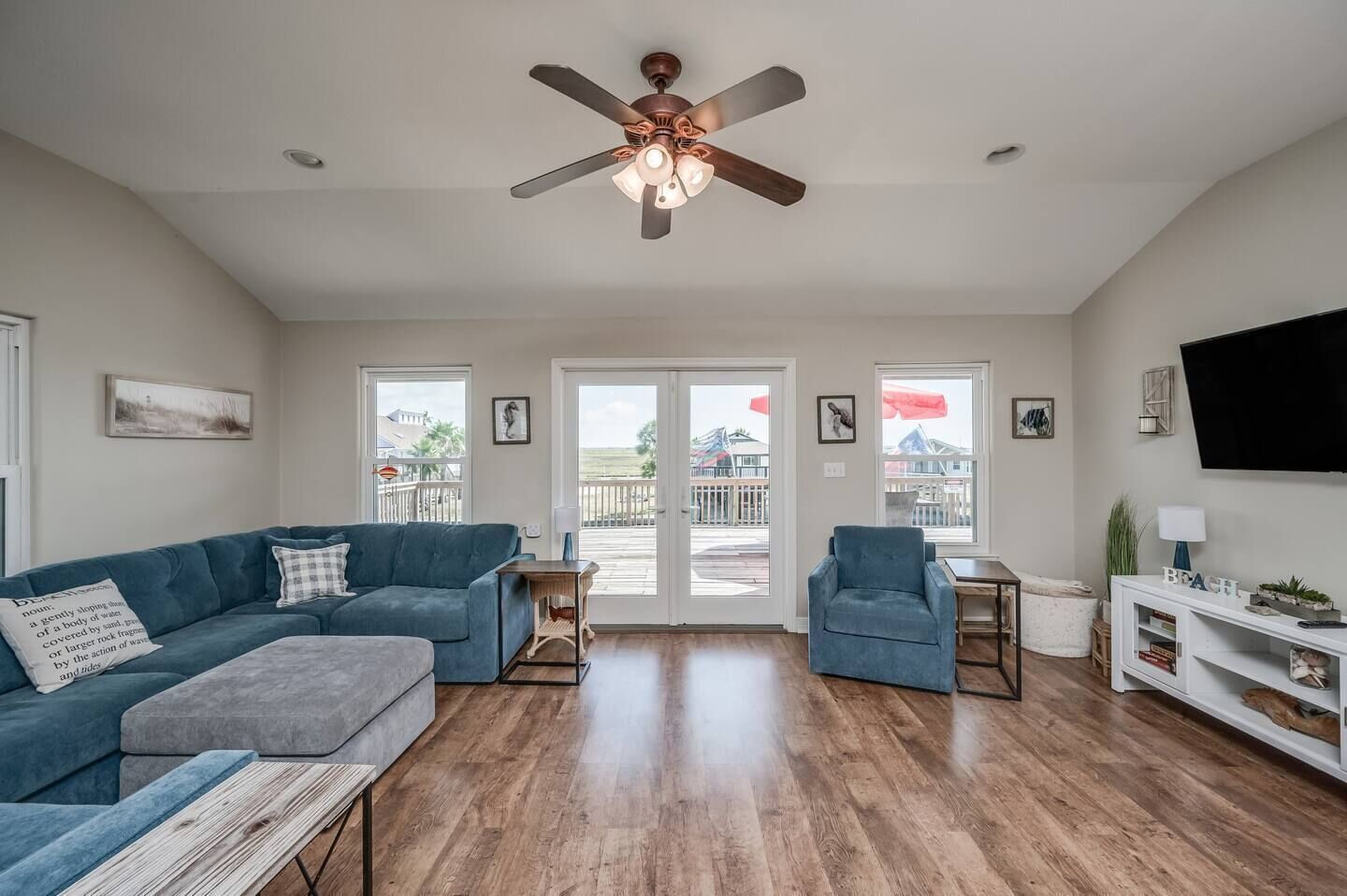 Pet Friendly Canal Retreat\n - Jamaica Beach, TX