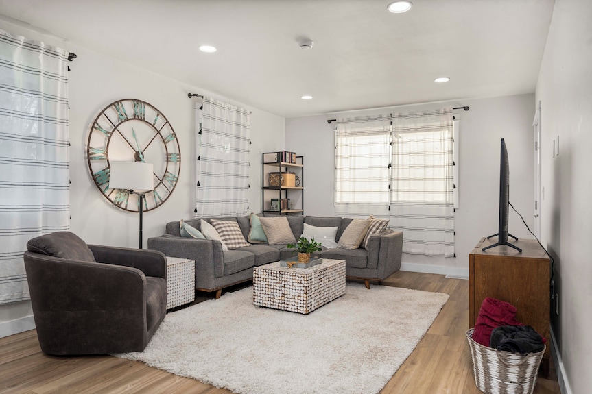 Lakewood Stunner Sleeps 6-8! Two King Size Beds! - Tacoma, WA