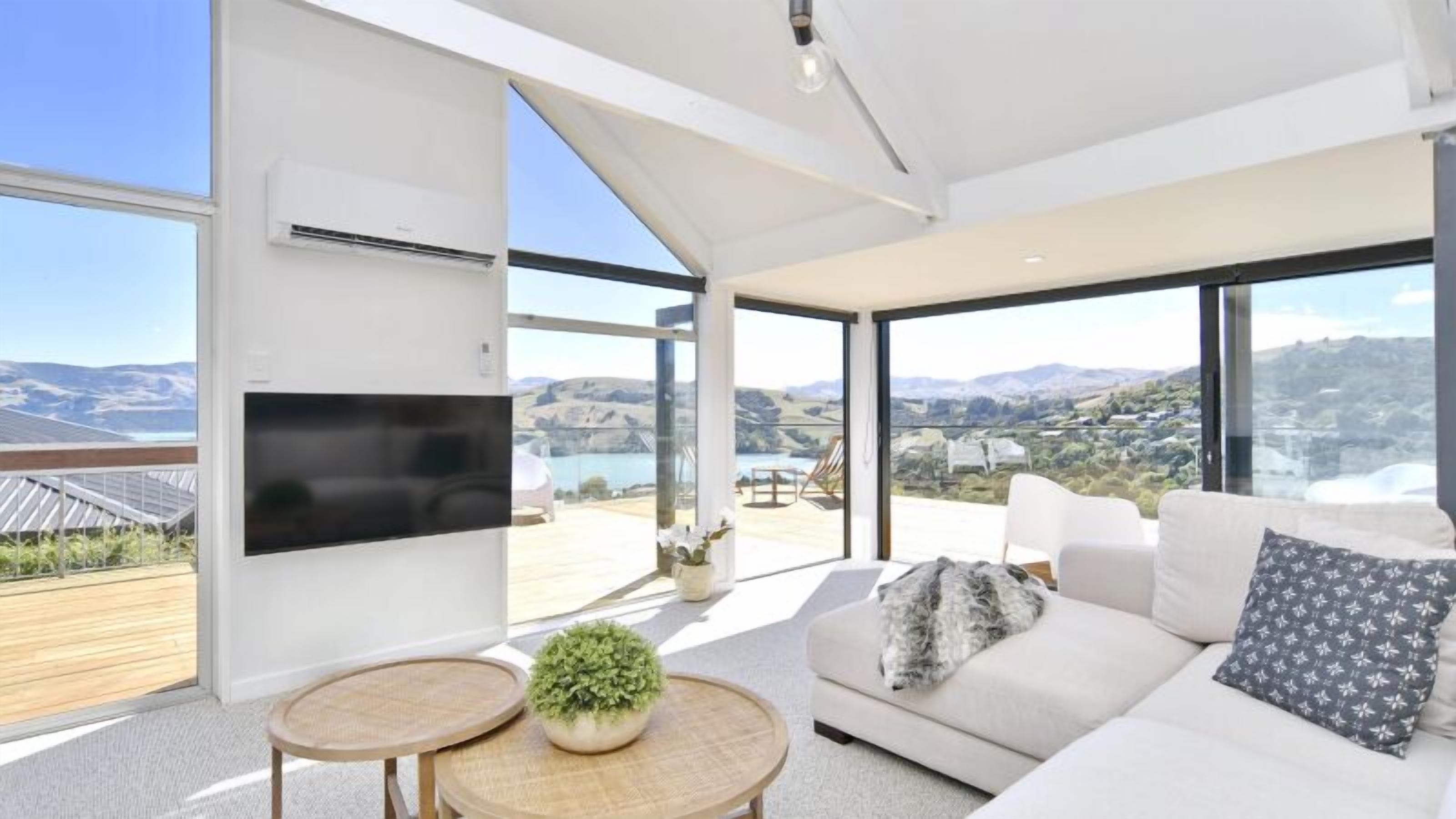 Akaroa Harbour View-experience Tranquility In Newly Renovated 3-bedroom Home - Akaroa