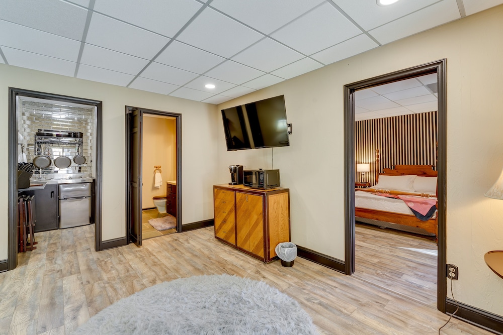 Pet-friendly Hickory Vacation Rental W/ Fire Pit! - Hickory, NC