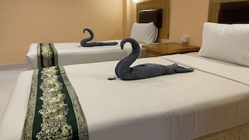 Quarto duplo | Escrivaninha, Wi-Fi de cortesia, roupa de cama