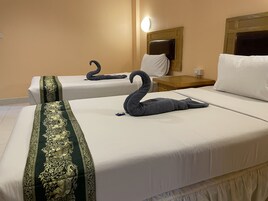 Quarto duplo | Escrivaninha, Wi-Fi de cortesia, roupa de cama