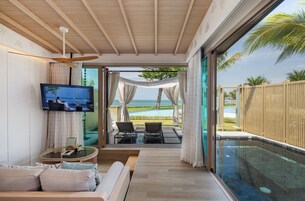 Seafront Pool Villa In Love Adult Only | Frigobar, escrivaninha, quartos à prova de som, Wi-Fi de cortesia