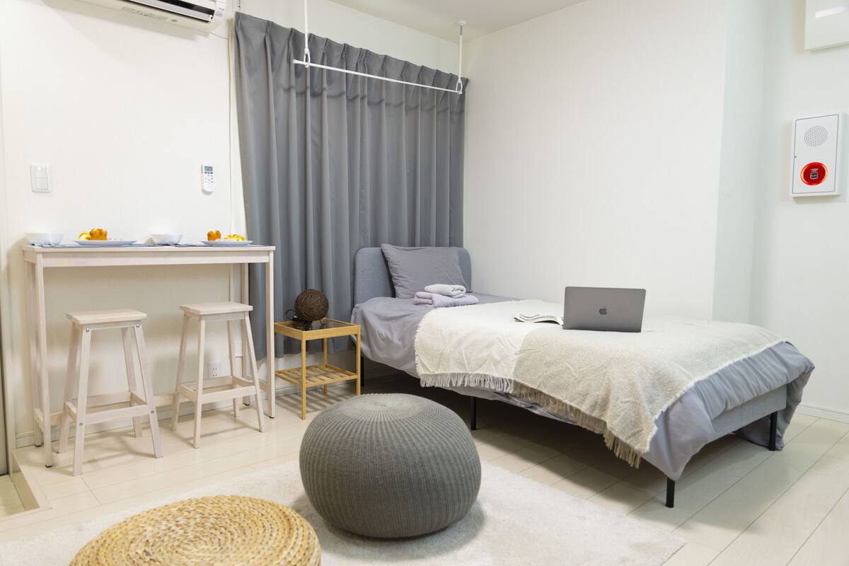 Quarto, não fumadores (RT102) | 1 quarto, secretária, cortinas/cortinados opacos, quartos insonorizados