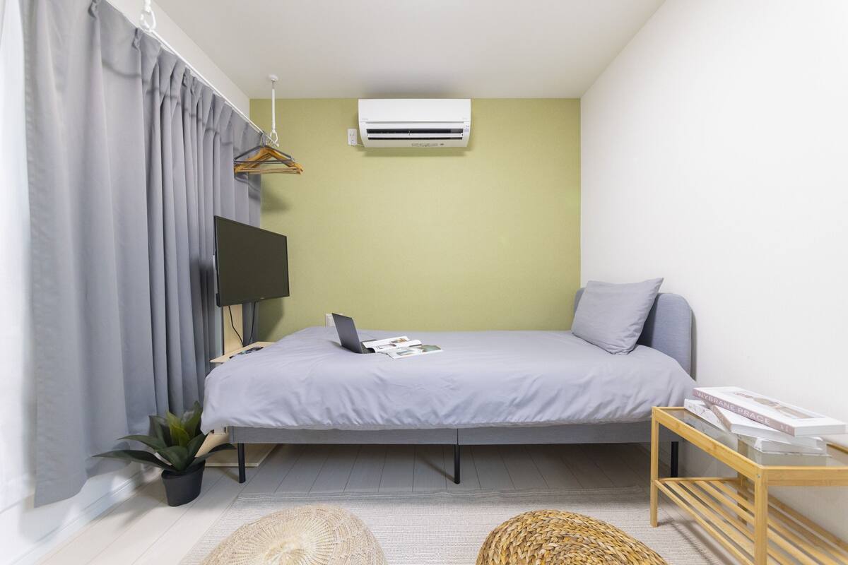 Quarto, não fumadores (RT103) | 1 quarto, secretária, cortinas/cortinados opacos, quartos insonorizados