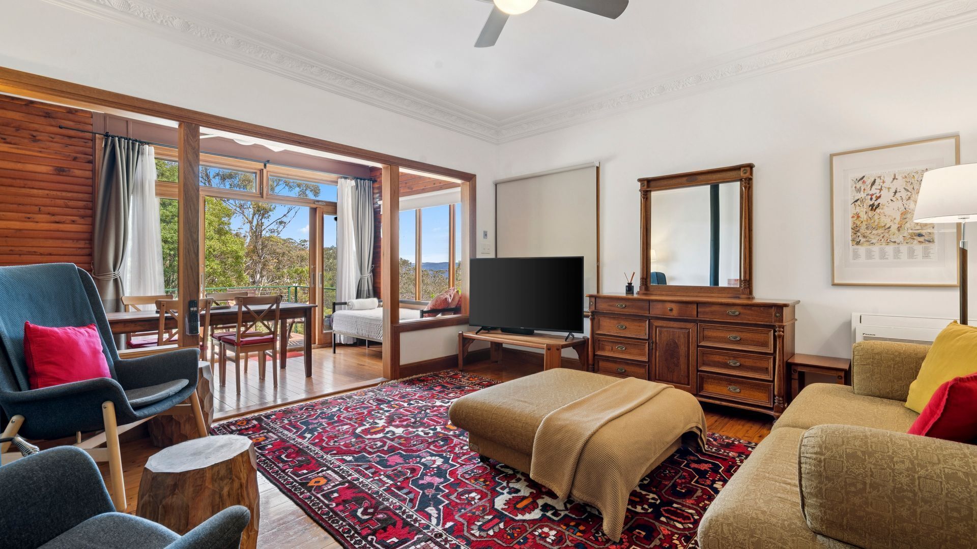 Banksia Tops With Views To The Three Sisters - Wentworth Falls