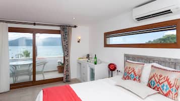 Quarto Duplo Deluxe, vista para o mar | Com decoração personalizada, secretária