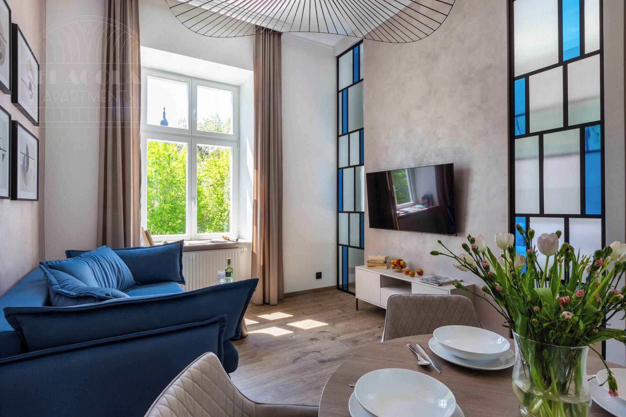 Apartamento Deluxe, 1 cama queen-size e sofá-cama, não fumadores | Sala de estar | Smart TV de 50 polegadas com canais por cabo, Netflix 