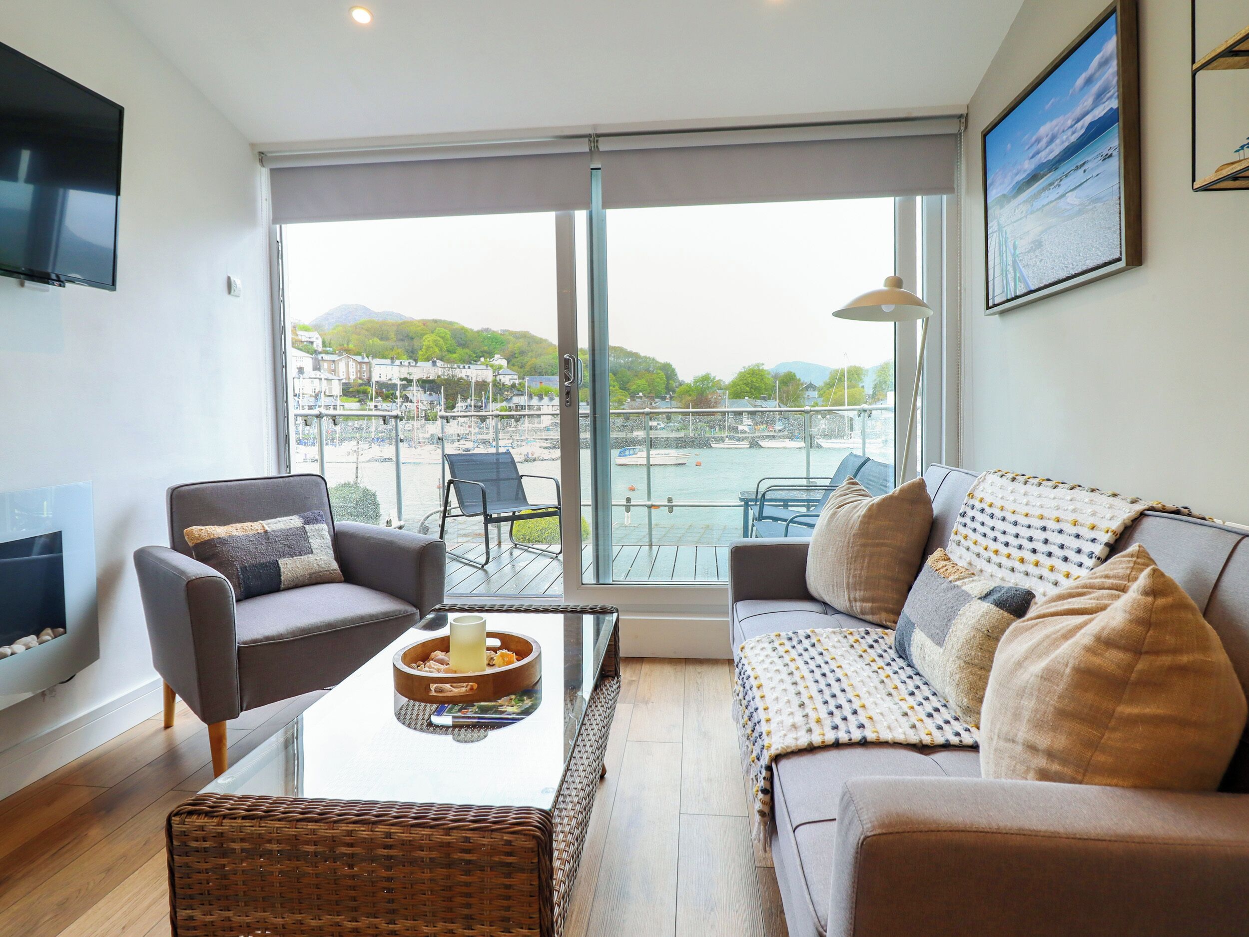 Sea Breeze, Pet Friendly, Character Holiday Cottage In Porthmadog - Harlech