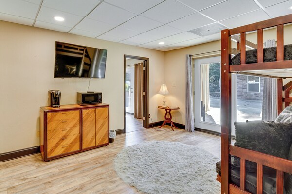 Cozy, Pet-friendly Retreat In Hickory W/ Fire Pit! - Hickory, NC