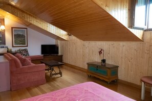 Suite Presidencial | Edredões de penas, cofre no quarto, com decoração personalizada 