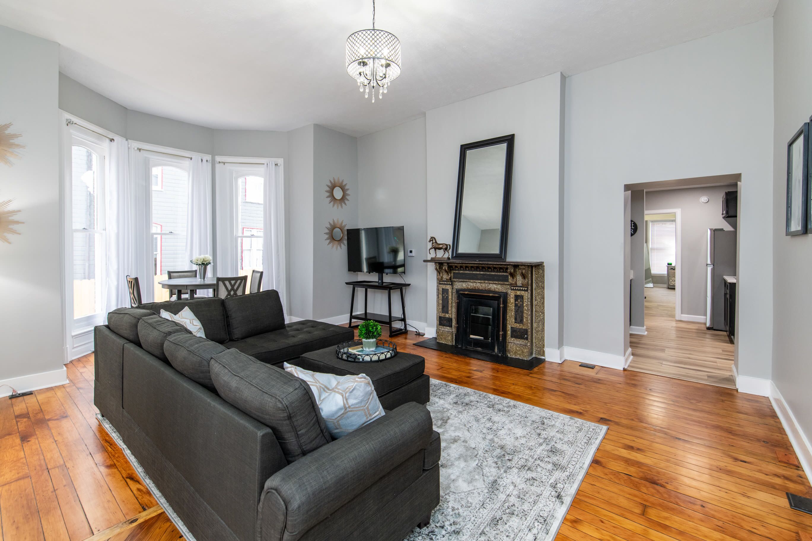 The House On Main-sleeps 16/ Historic Home/ Khp 11min/ Ark 30min/ Walk Downtown - Lexington, KY