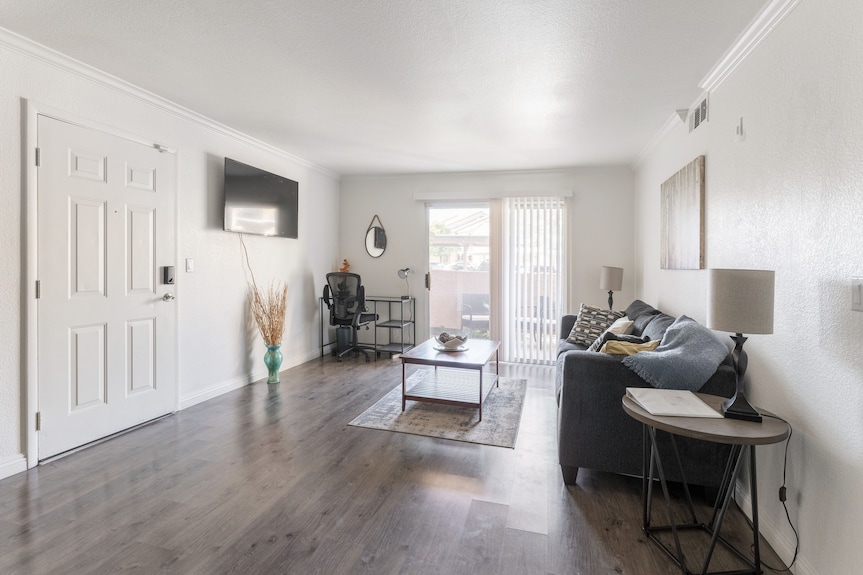 20% Off New Cozy Condo Pool Spa & Gym! -