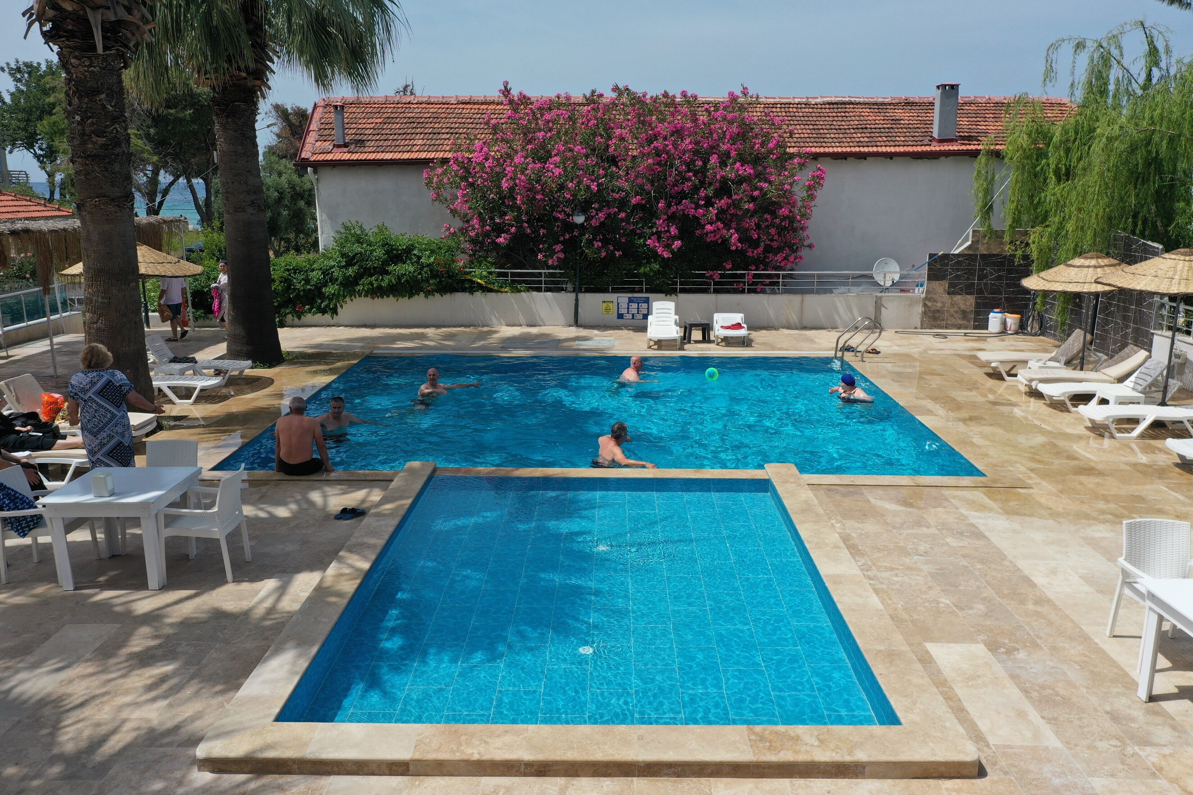 Piscina exterior sazonal 