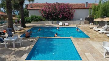 Piscina exterior sazonal