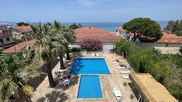 Piscina exterior sazonal