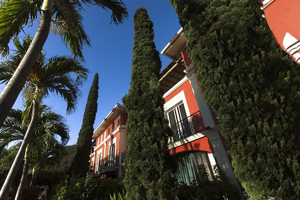 Los Altos Apartments & Studios - Managua