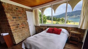Quarto Clássico, 1 cama de casal, casa de banho privativa, vista para o lago | 1 quarto