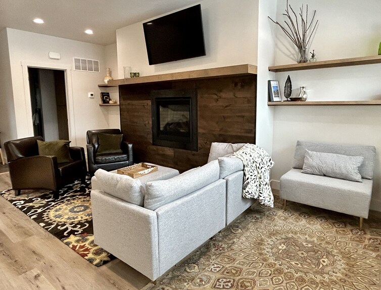 Markham 28 - Modern Comfort In The Heart Of Cody - Sleeps 10 - Cody