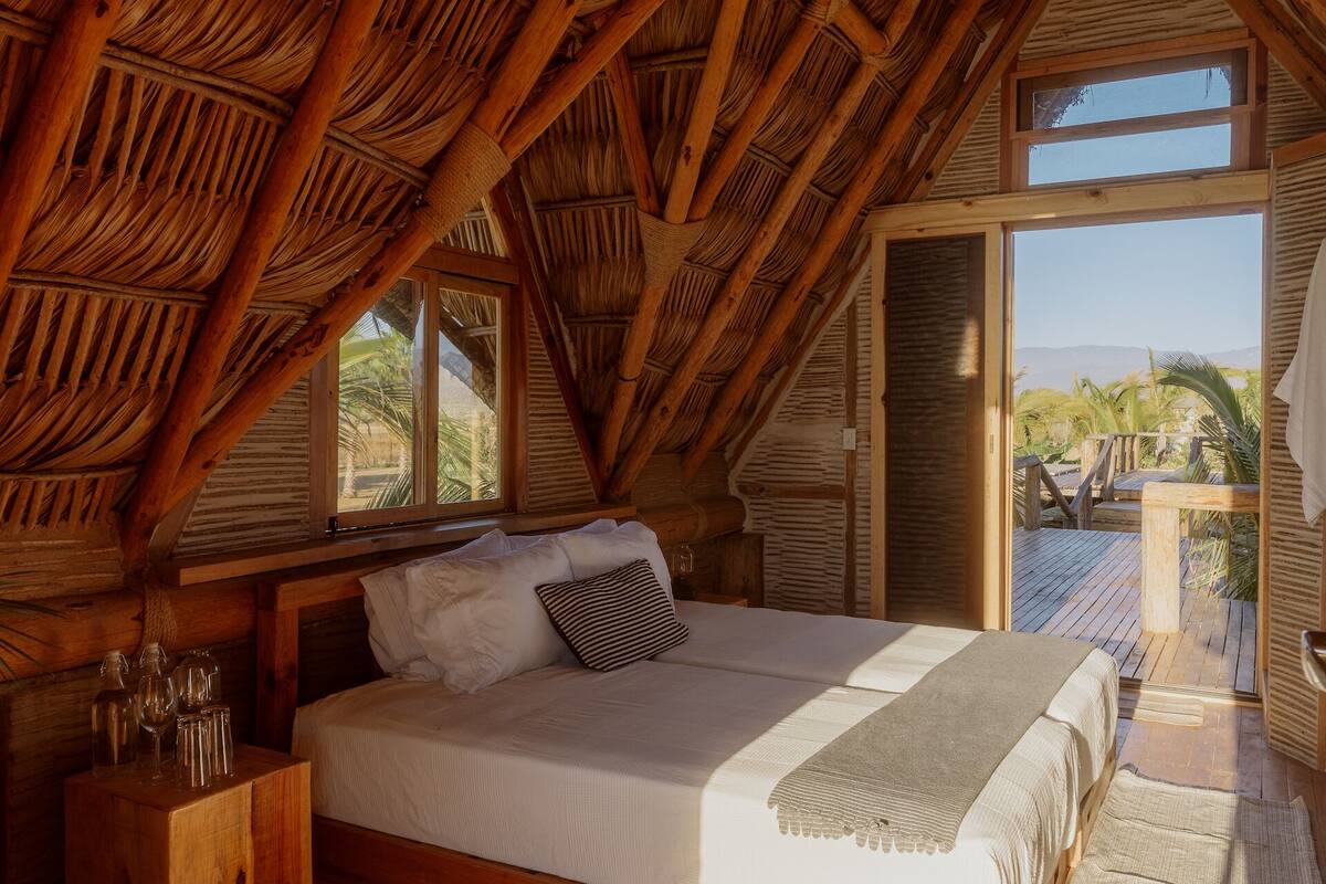 Casa na árvore, 1 cama King | Wi-Fi de cortesia, roupa de cama