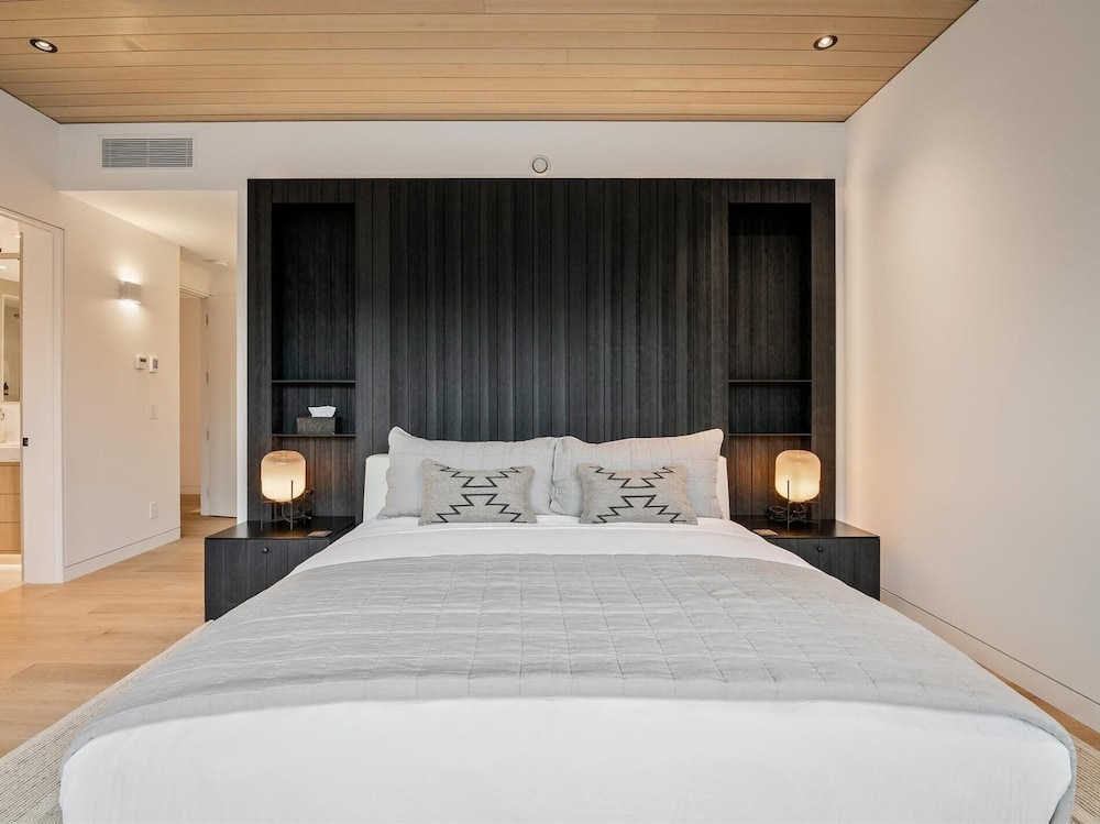 Blueberry Hill Retreat | Luxury, Close To Everything, Hot Tub, Incredible Views, - Whistler