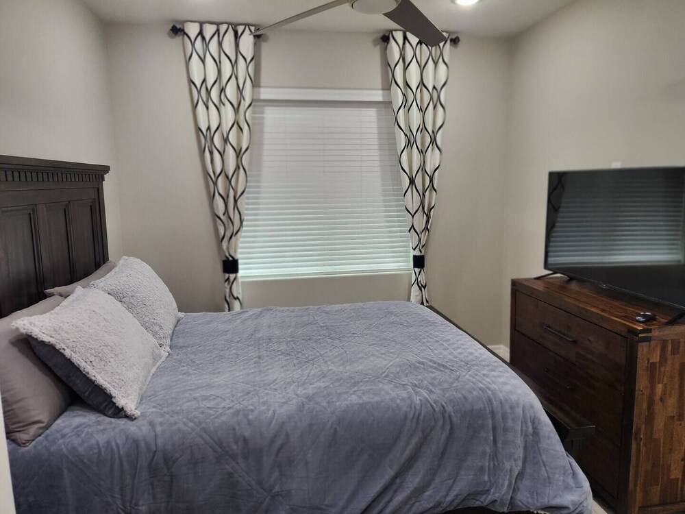 Guest house with total private entrance - Waddell | Vrbo