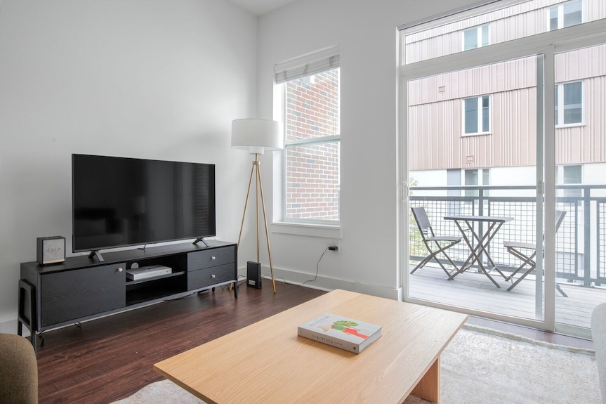 Nice Alewife 2br W/ Gym & W/d, Nr Shopping & T, By Blueground - 버링턴